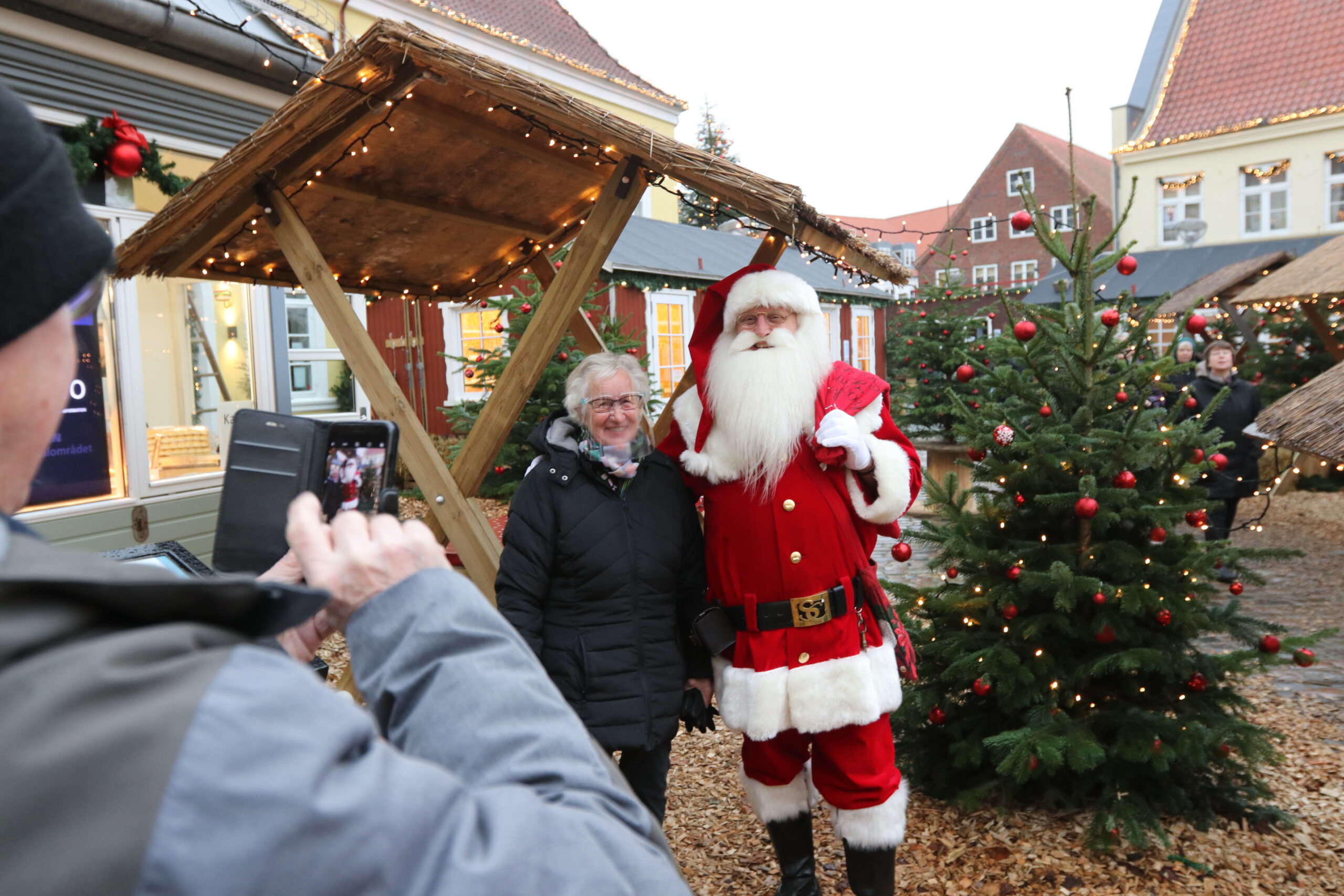Tønder: Julemanden er vild med at blive fotograferet - Sydnyt.dk ...