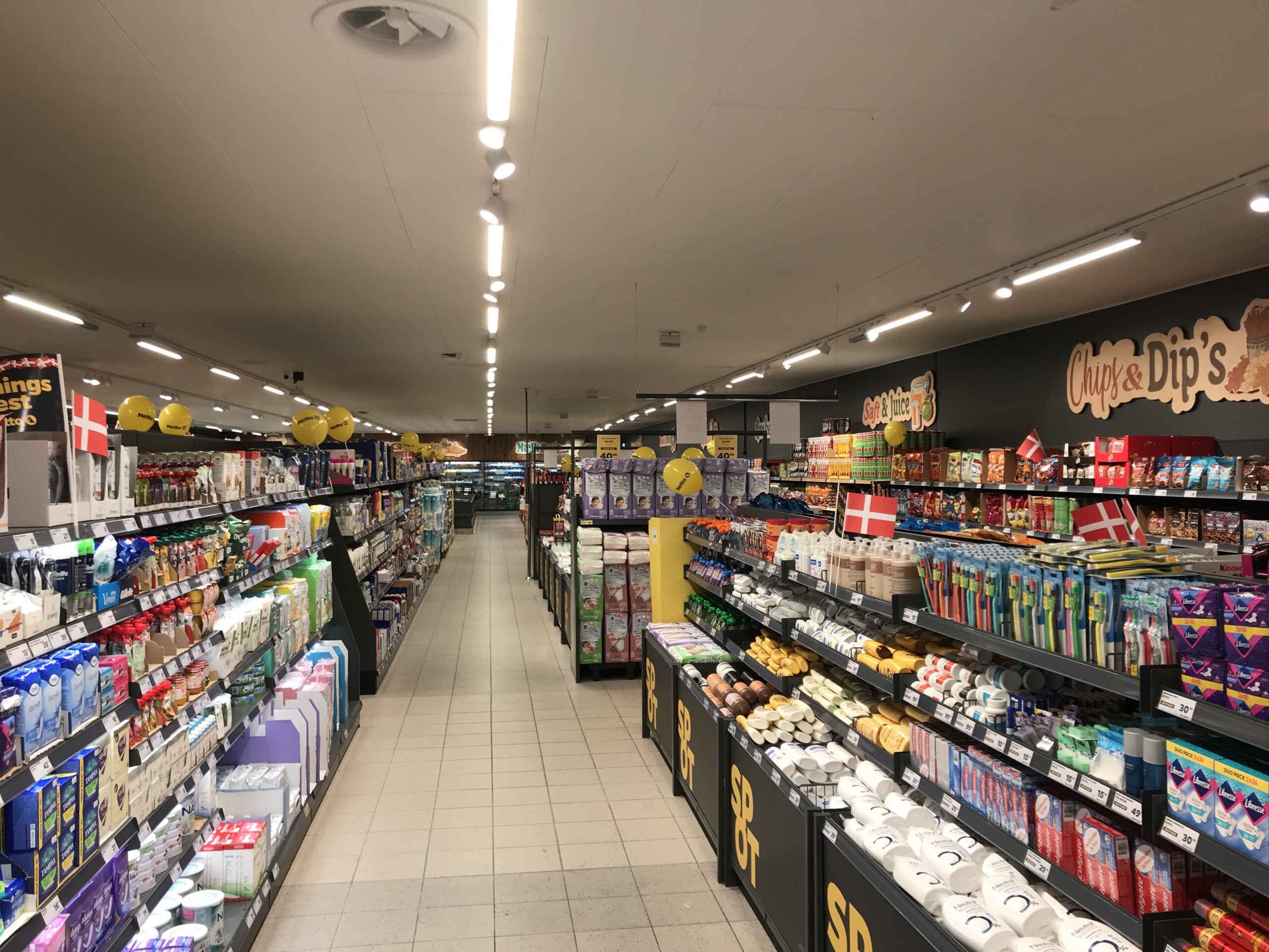 SE FOTOS - Aabenraa: Ny Netto-butik åbnede med kø helt frem kl. 15.00 ...
