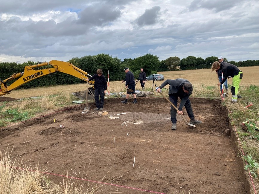 SE FOTOS - Haderslev: Museum Sønderjylland har fundet grav med rig ...