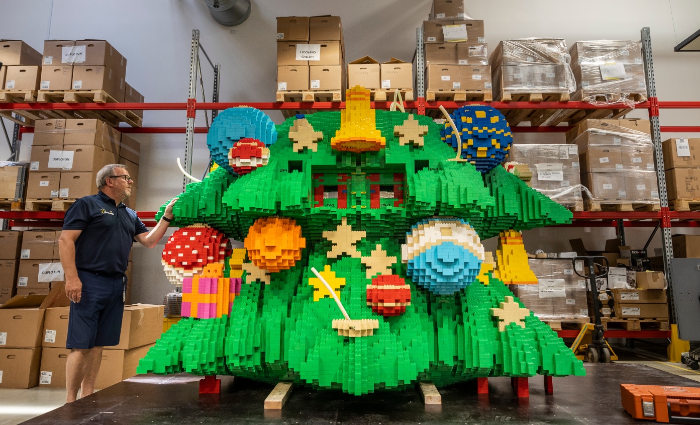 LEGOLAND åbner til jul med 200.000 julelys, skøjtebane og et 10 meter ...