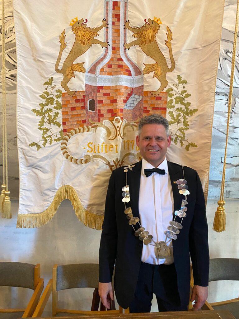 SE VIDEO: Skorstensfejerlauget af 1778 fejrede nye skorstensfejersvende ...