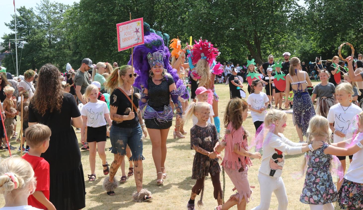 SE FOTOS/VIDEO - Karneval i Haderslev 2023 - en flot fest i Damparken ...