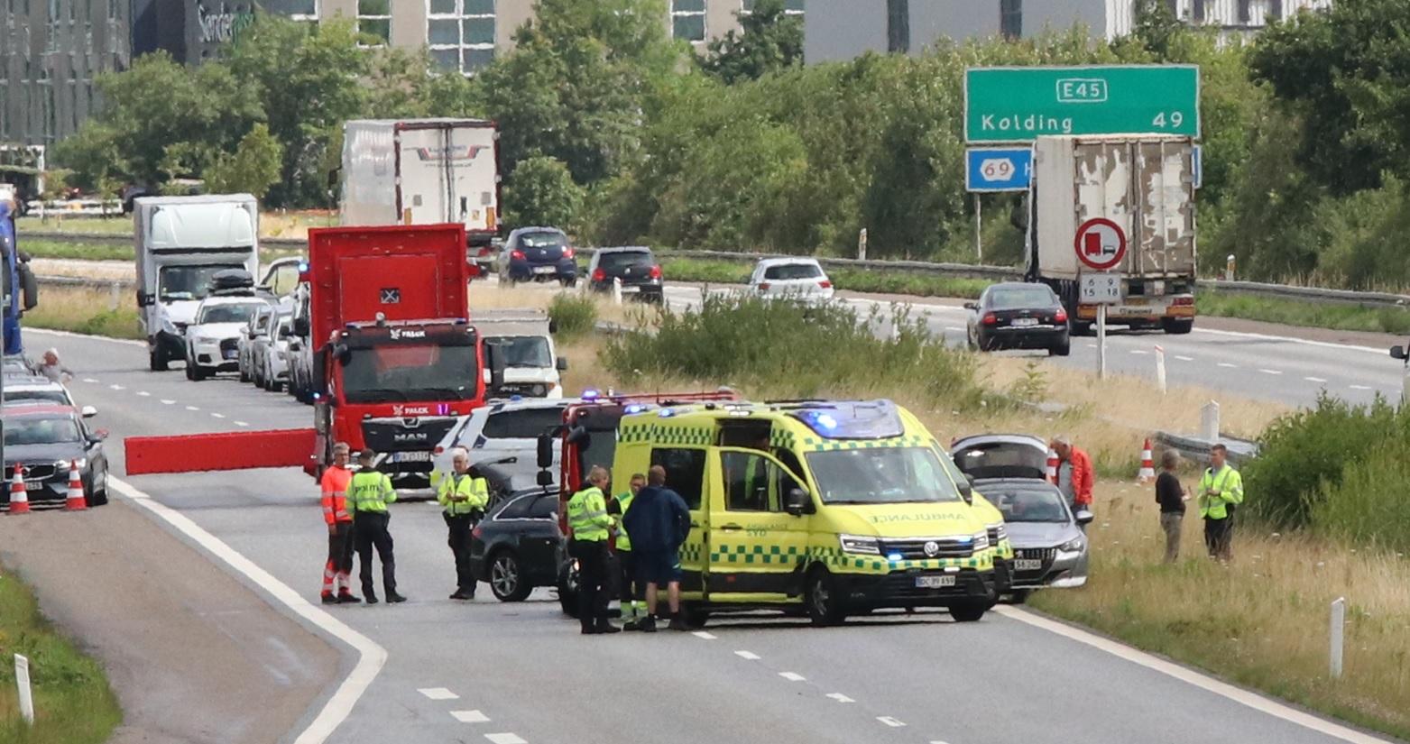 SE FOTOS/VIDEO - Trafikuheld lukker motorvejen ved Aabenraa torsdag ...