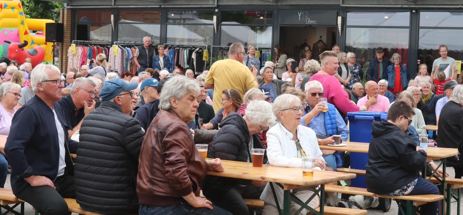 SE VIDEO - Et brag af en byfest i Rødekro - Sussi viste trusserne frem ...