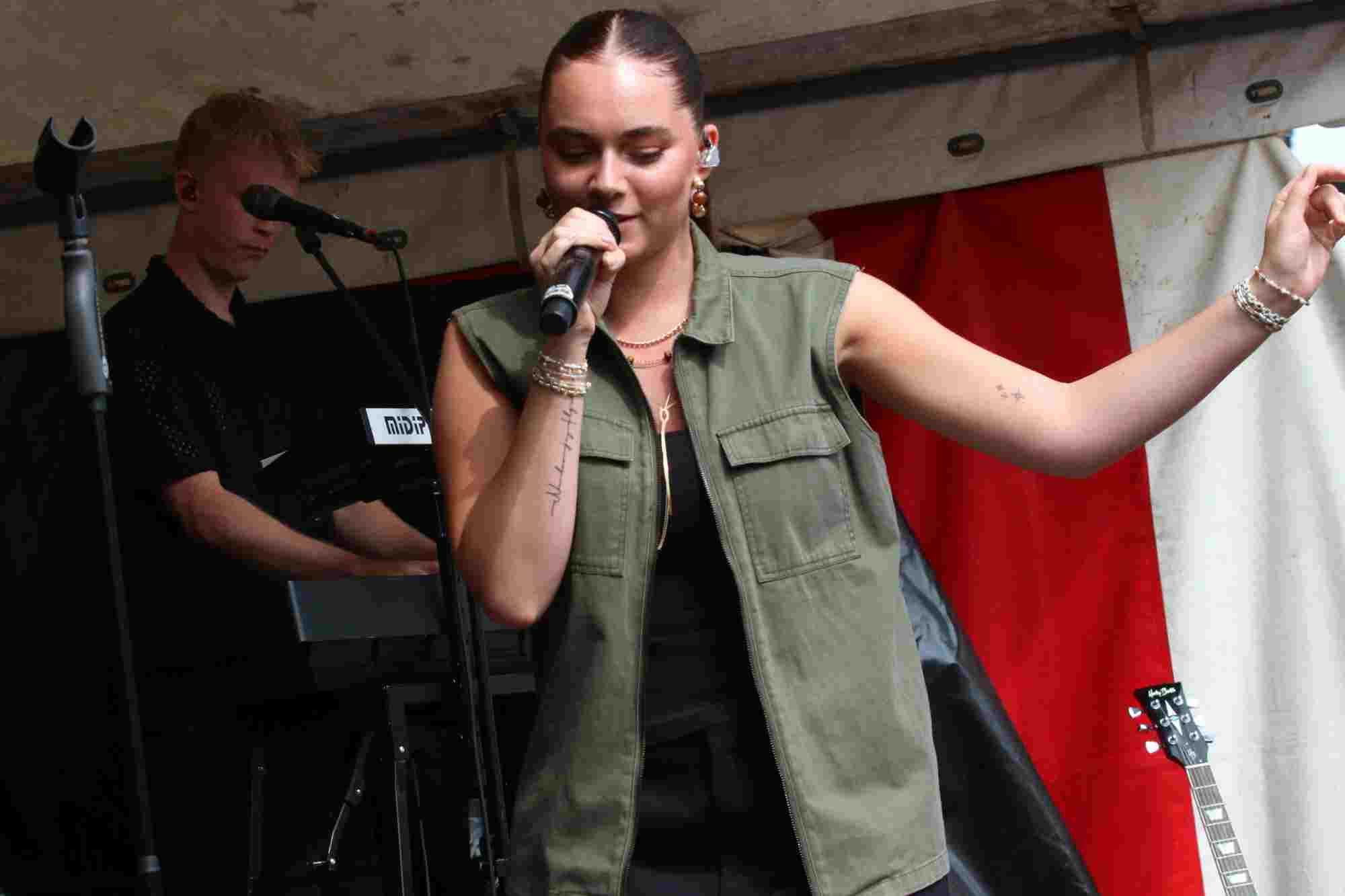 SE VIDEO - MUMLE: - Vi er endnu ikke klar til Ikea selv om du er sexet ...