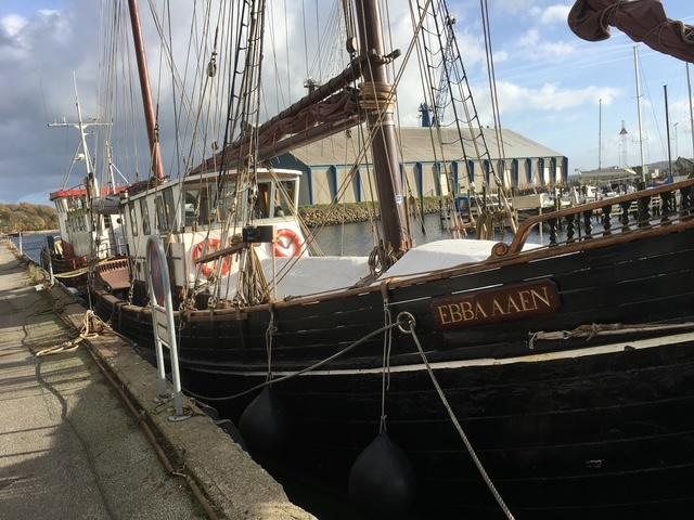 Uden mand over bord: Træskibet Ebba Aaen sunket i Aabenraa Havn - SE ...